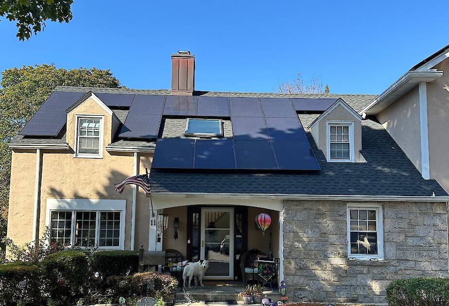 11 Parkway Cir | Projects | Rivertown Solar